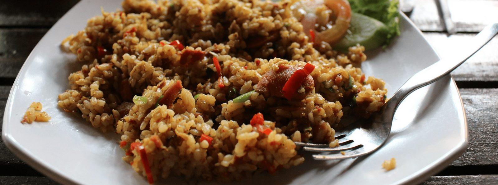 Nasi goreng – recept na smaženou rýži z Indonésie - vegan.cz